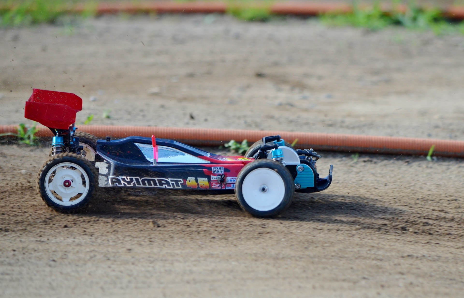 FF-01改 RC•HIROBA ダートコース: ラジコンカー、車輪ぐるぐる