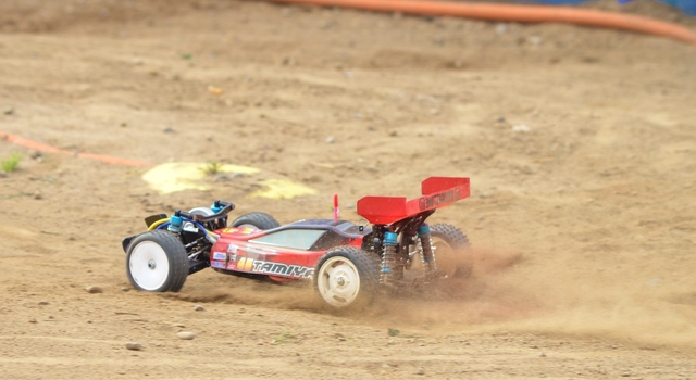 FF01改、RS4МТ ダートコース RC•HIROBA: ラジコンカー車輪ぐるぐる