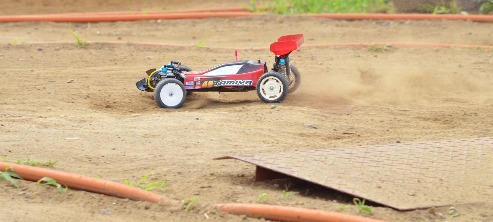 FF01改、RS4МТ ダートコース RC•HIROBA: ラジコンカー車輪ぐるぐる
