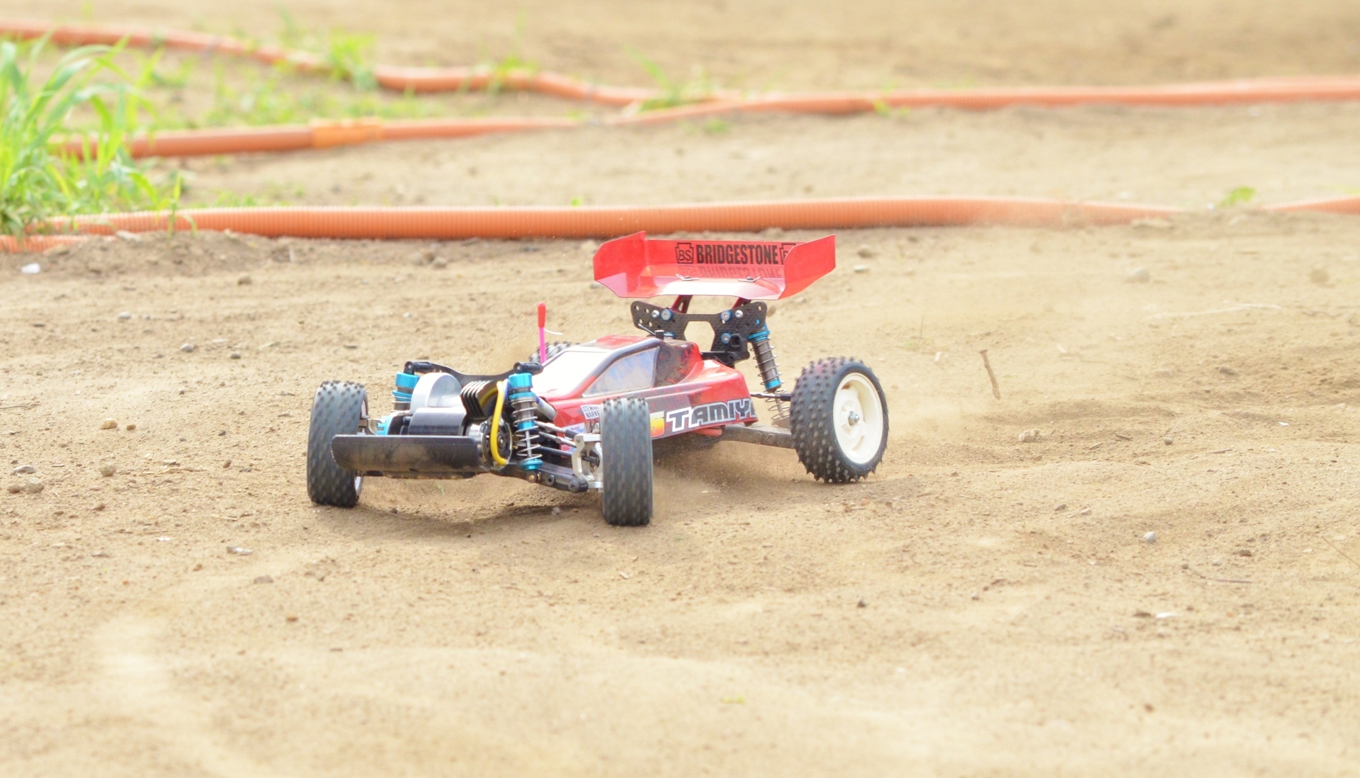 FF01改、RS4МТ ダートコース RC•HIROBA: ラジコンカー車輪ぐるぐる