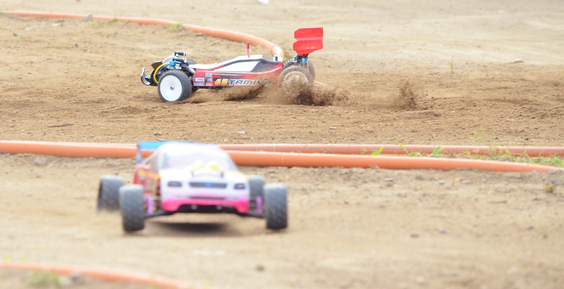 FF01改、RS4МТ ダートコース RC•HIROBA: ラジコンカー車輪ぐるぐる