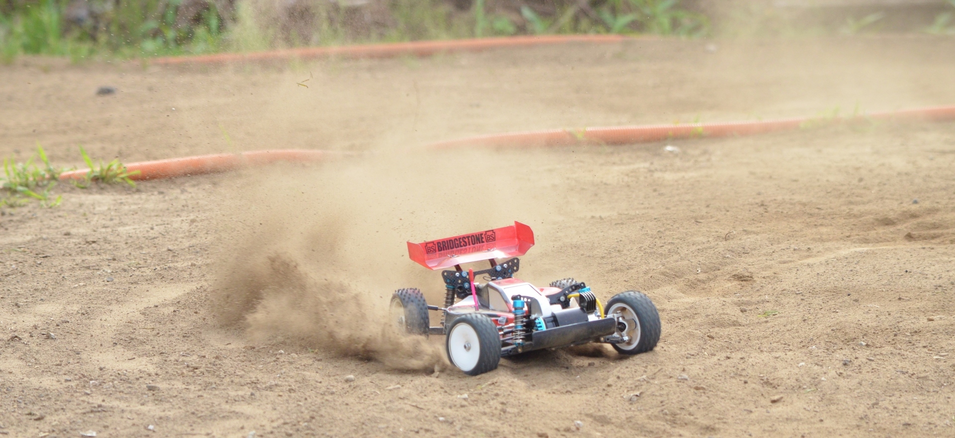 FF01改、RS4МТ ダートコース RC•HIROBA: ラジコンカー車輪ぐるぐる
