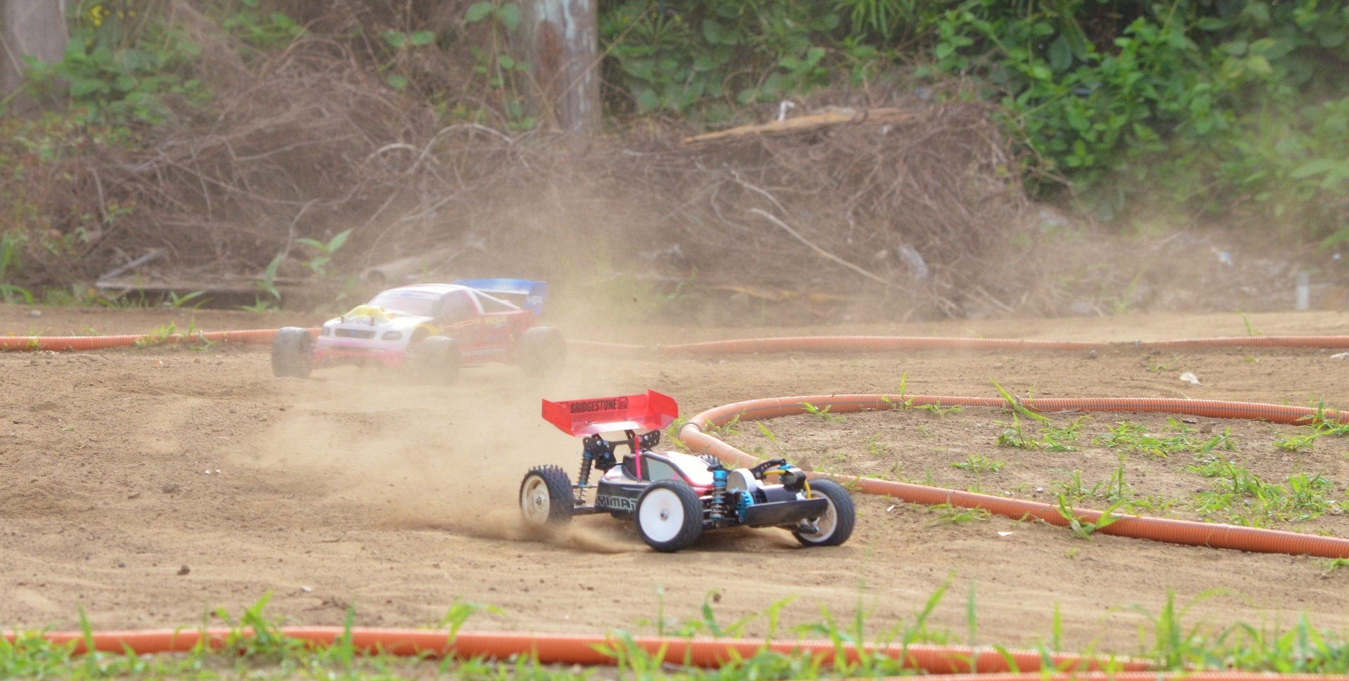 FF01改、RS4МТ ダートコース RC•HIROBA: ラジコンカー車輪ぐるぐる
