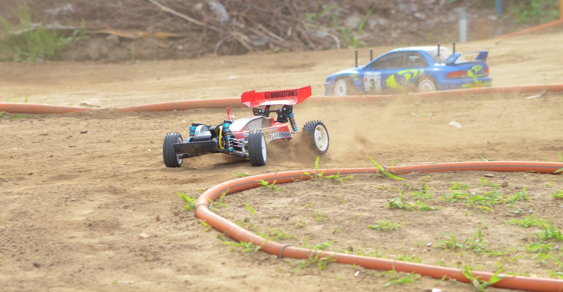 FF01改、RS4МТ ダートコース RC•HIROBA: ラジコンカー車輪ぐるぐる