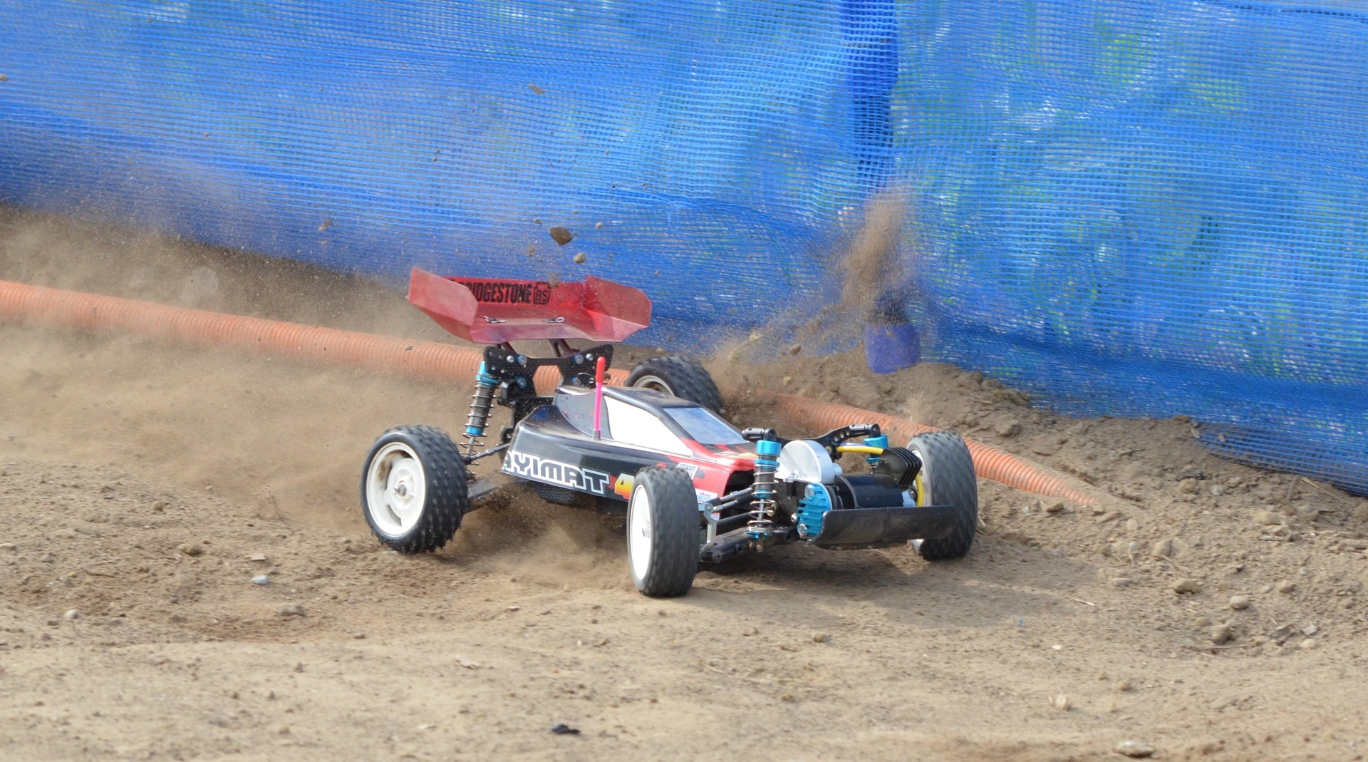 FF01改、RS4МТ ダートコース RC•HIROBA: ラジコンカー車輪ぐるぐる