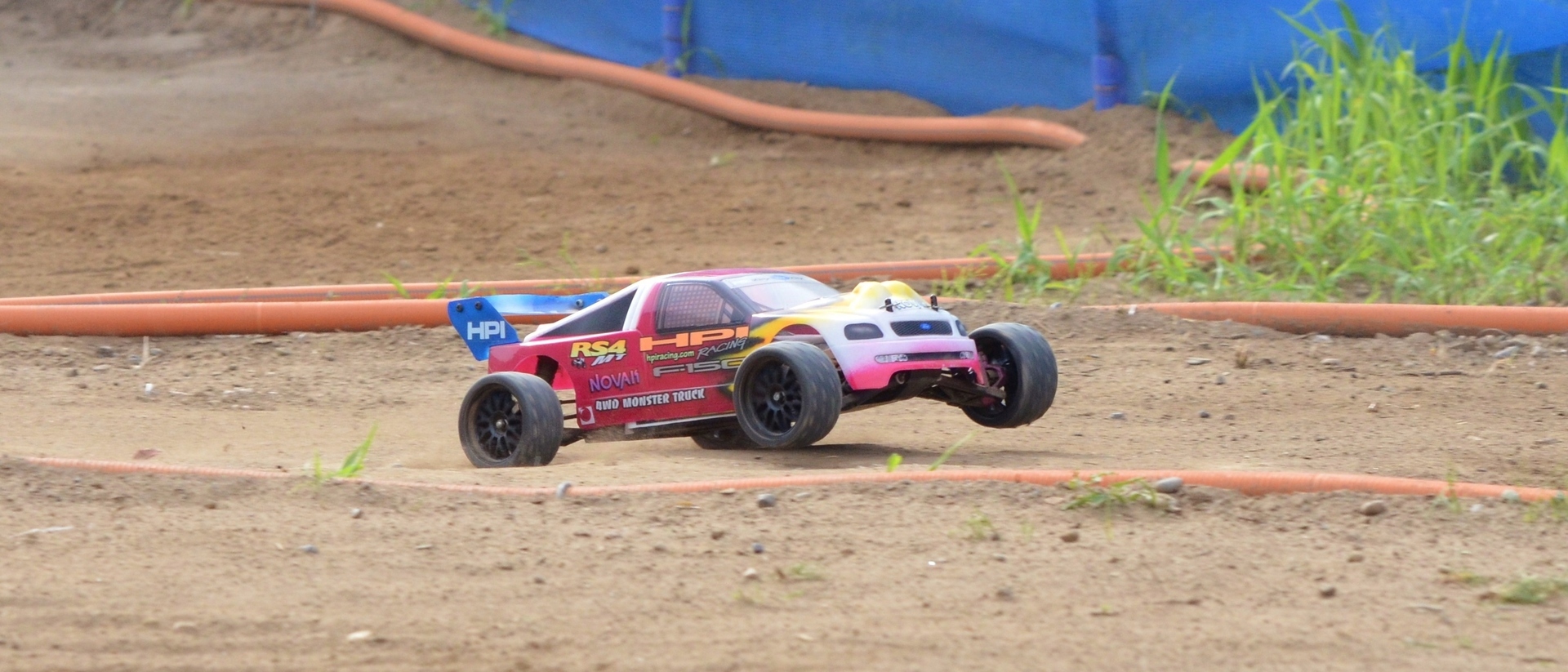 FF01改、RS4МТ ダートコース RC•HIROBA: ラジコンカー車輪ぐるぐる