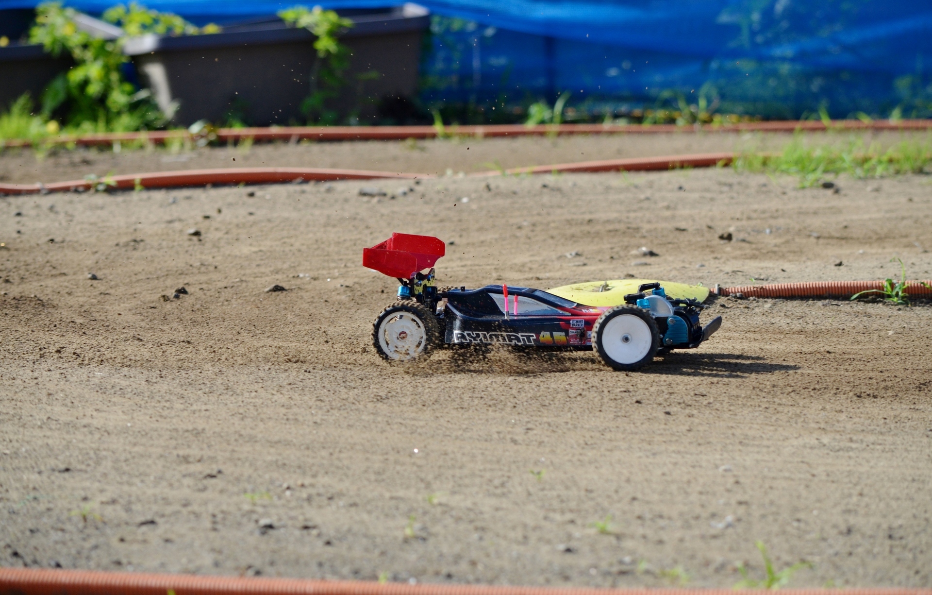 FF-01改 RC•HIROBA ダートコース: ラジコンカー、車輪ぐるぐる