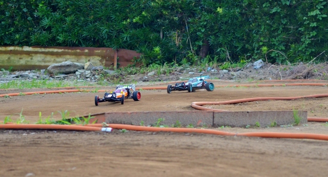 DТ-03、CW-01 RC•HIROBA ダートコース: ラジコンカー、車輪ぐるぐる