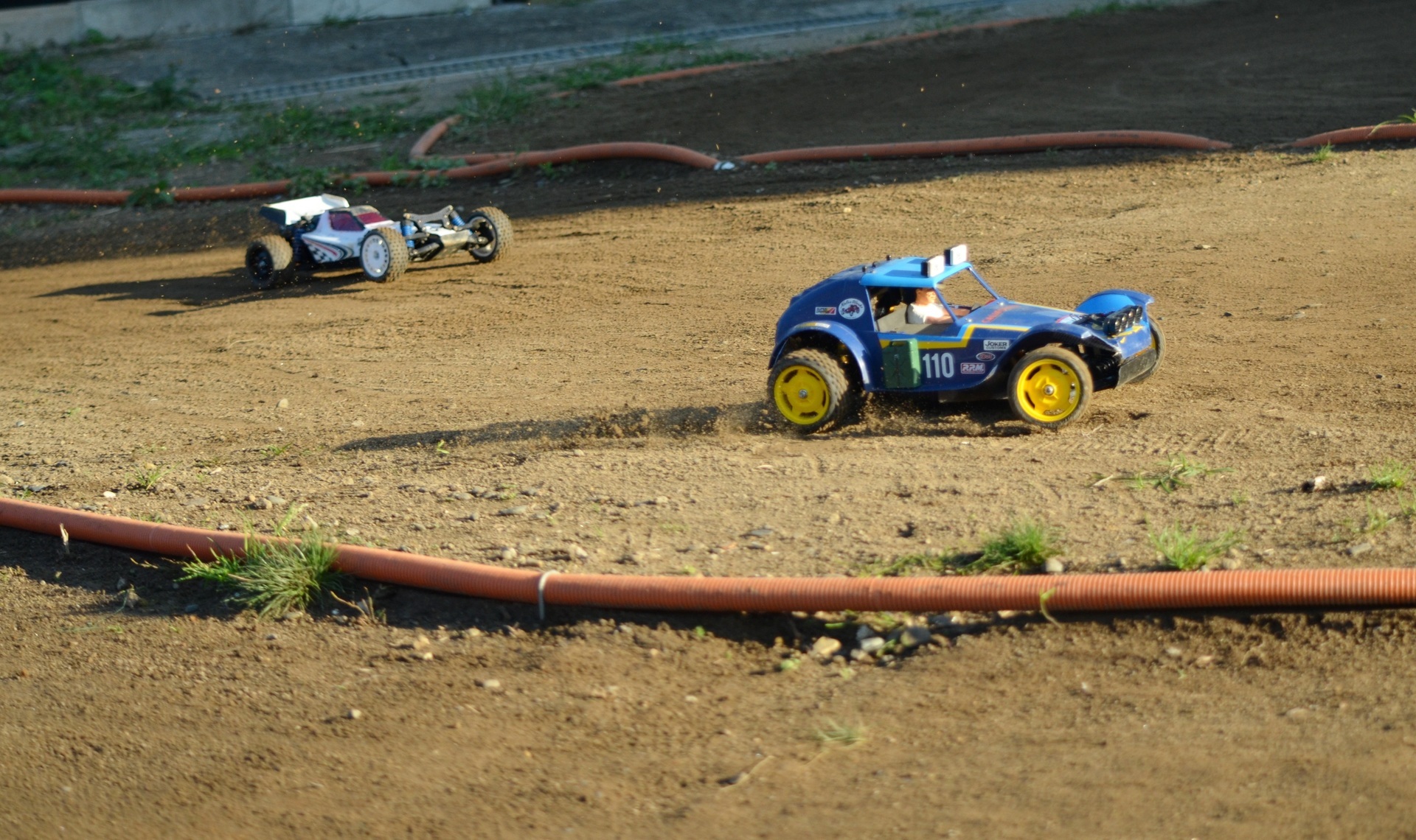 バギー楽しい RC•HIROBA: ラジコンカー、車輪ぐるぐる