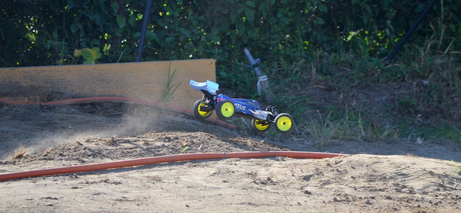 RC•HIROBA ダートコースVol.3 試走 CACTUS PRO: ラジコンカー、車輪ぐるぐる