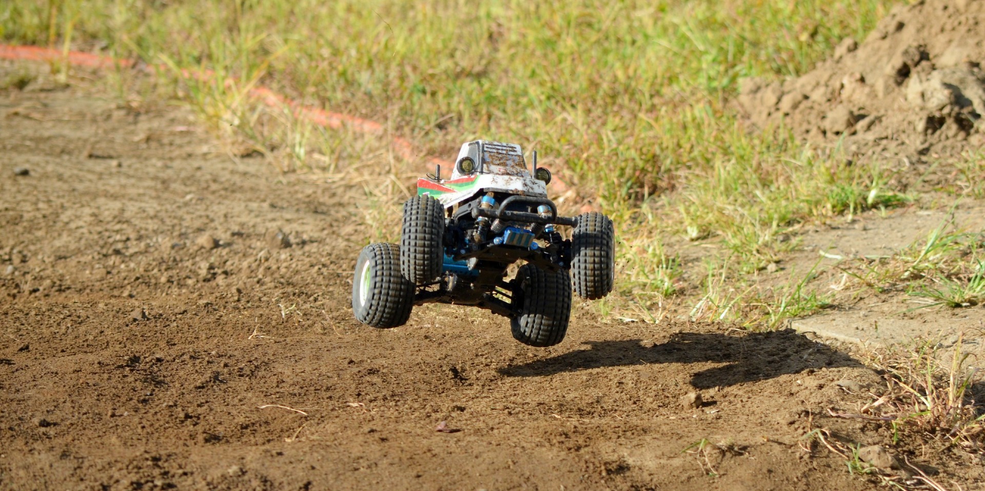 Vol.3試走 コミカルグラスホッパー ダートコース RC•HIROBA: ラジコンカー、車輪ぐるぐる