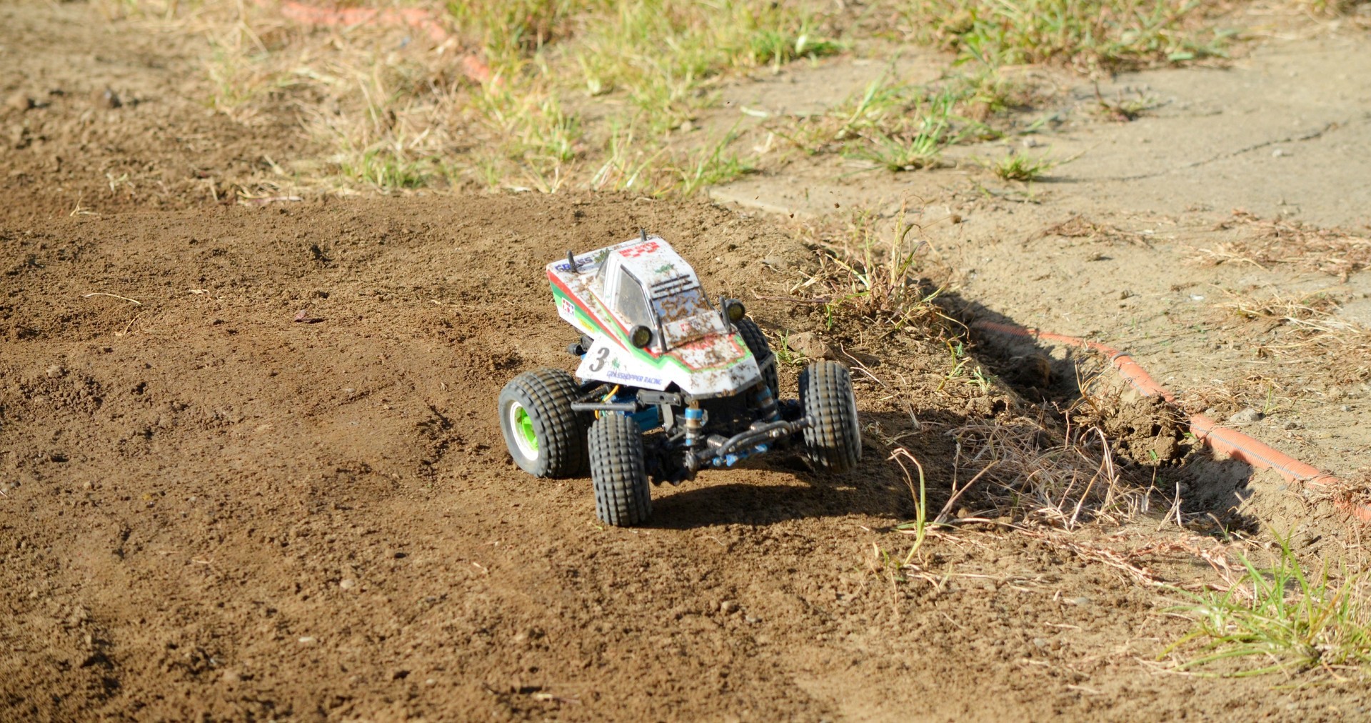 Vol.3試走 コミカルグラスホッパー ダートコース RC•HIROBA: ラジコンカー、車輪ぐるぐる