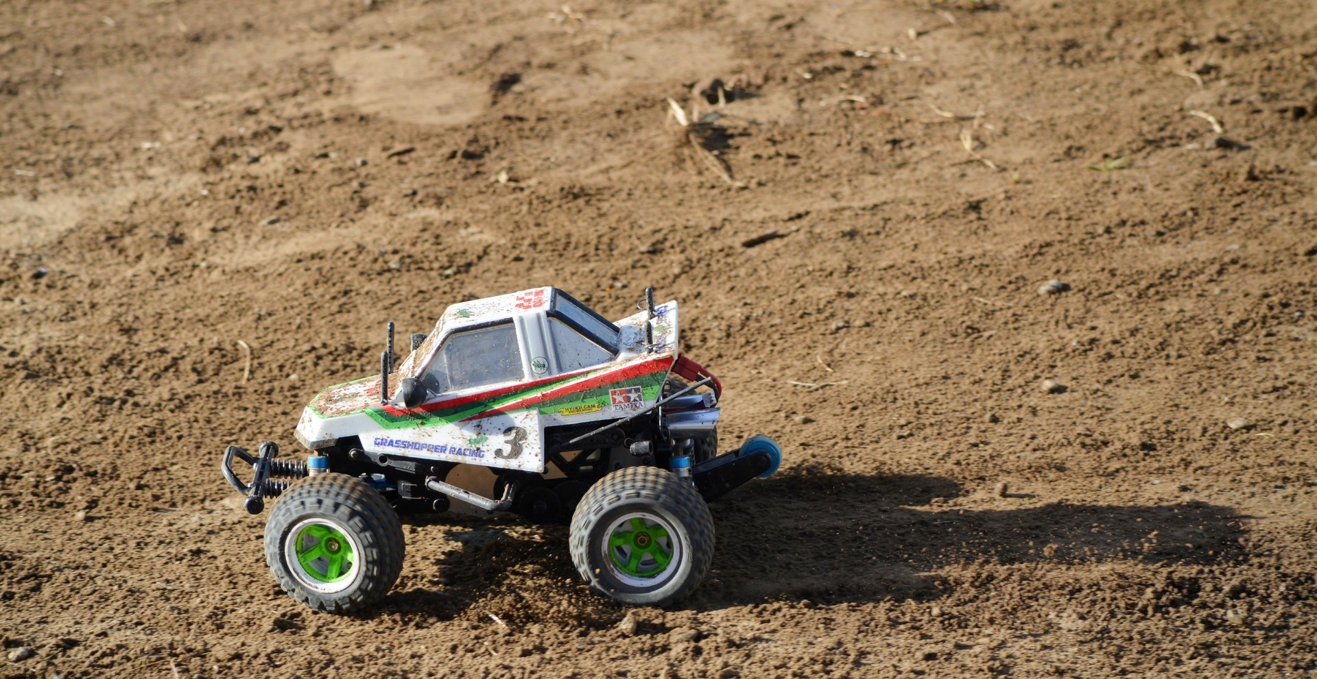 Vol.3試走 コミカルグラスホッパー ダートコース RC•HIROBA: ラジコンカー、車輪ぐるぐる