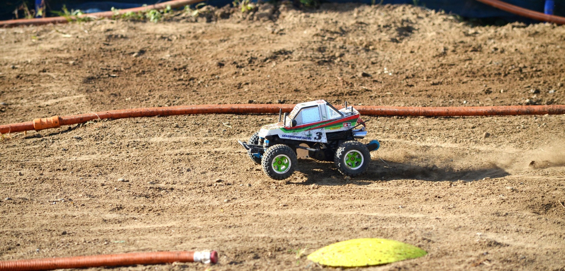 Vol.3試走 コミカルグラスホッパー ダートコース RC•HIROBA: ラジコンカー、車輪ぐるぐる