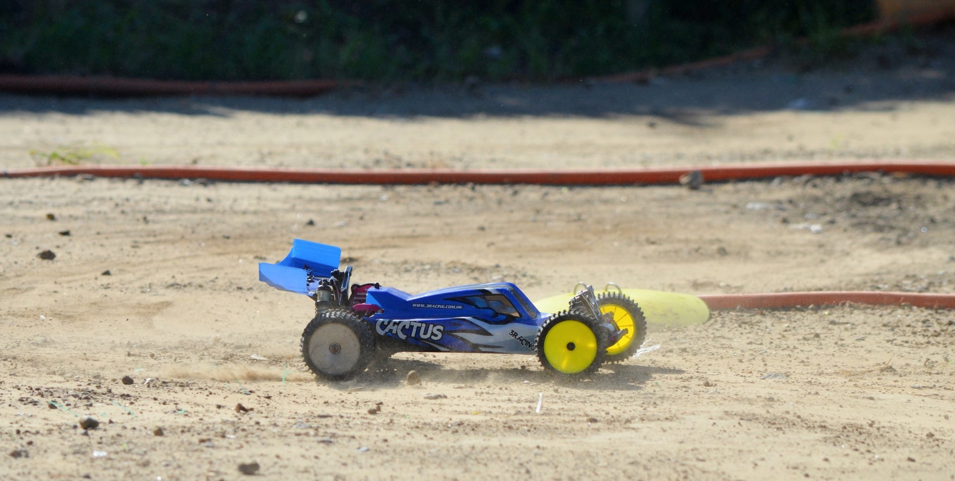 CACTUS PRO ダートコースを駆ける RC•HIROBA: ラジコンカー車輪ぐるぐる