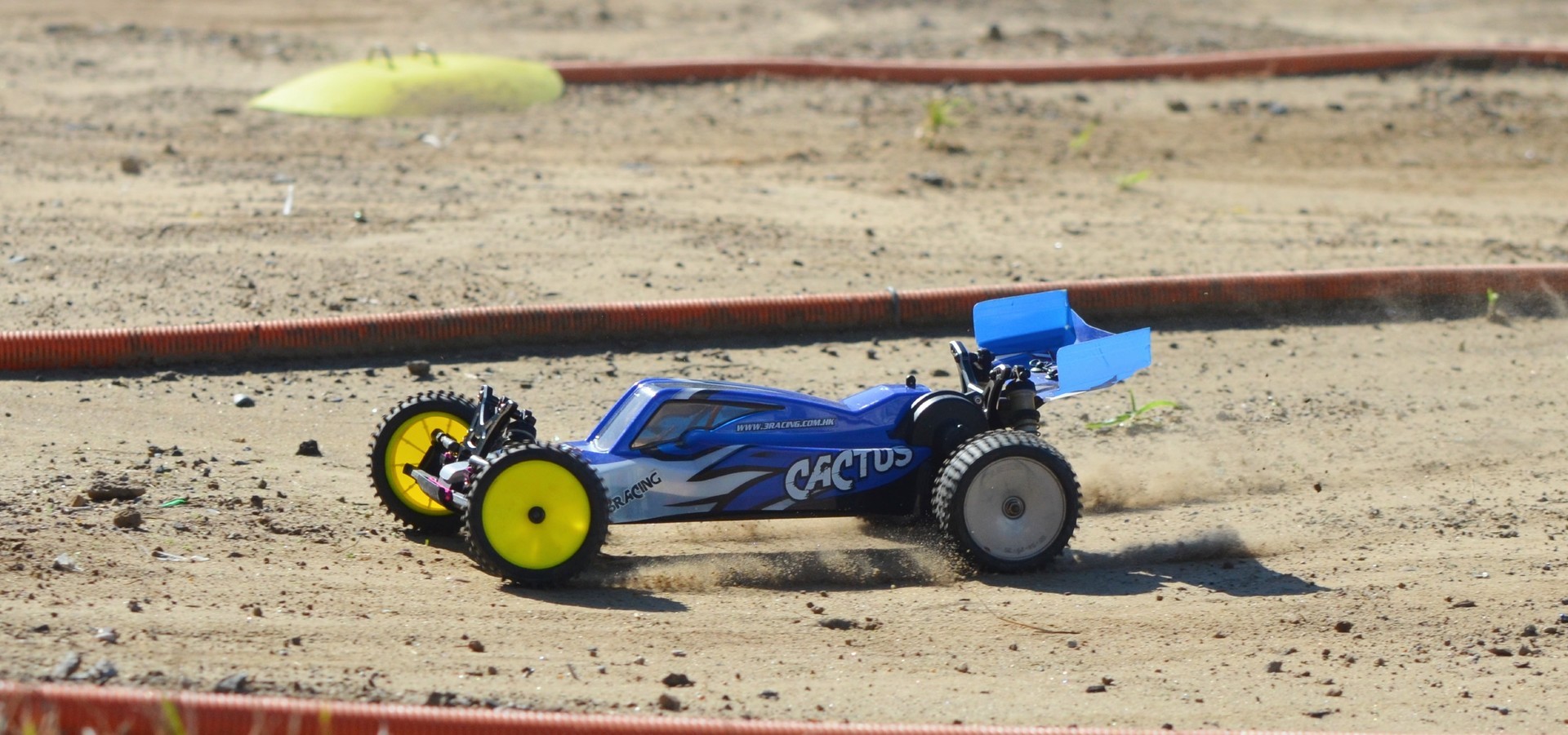 CACTUS PRO ダートコースを駆ける RC•HIROBA: ラジコンカー車輪ぐるぐる