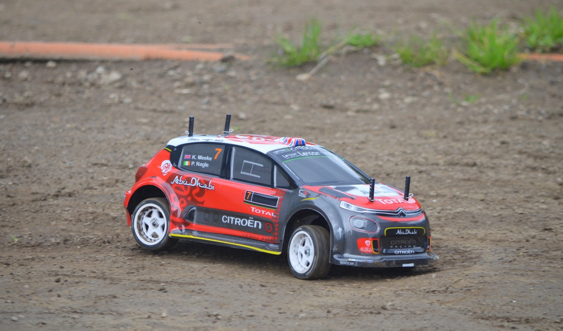 GRカローラでダートコース RC•HIROBA: きよたかの車輪ぐるぐる