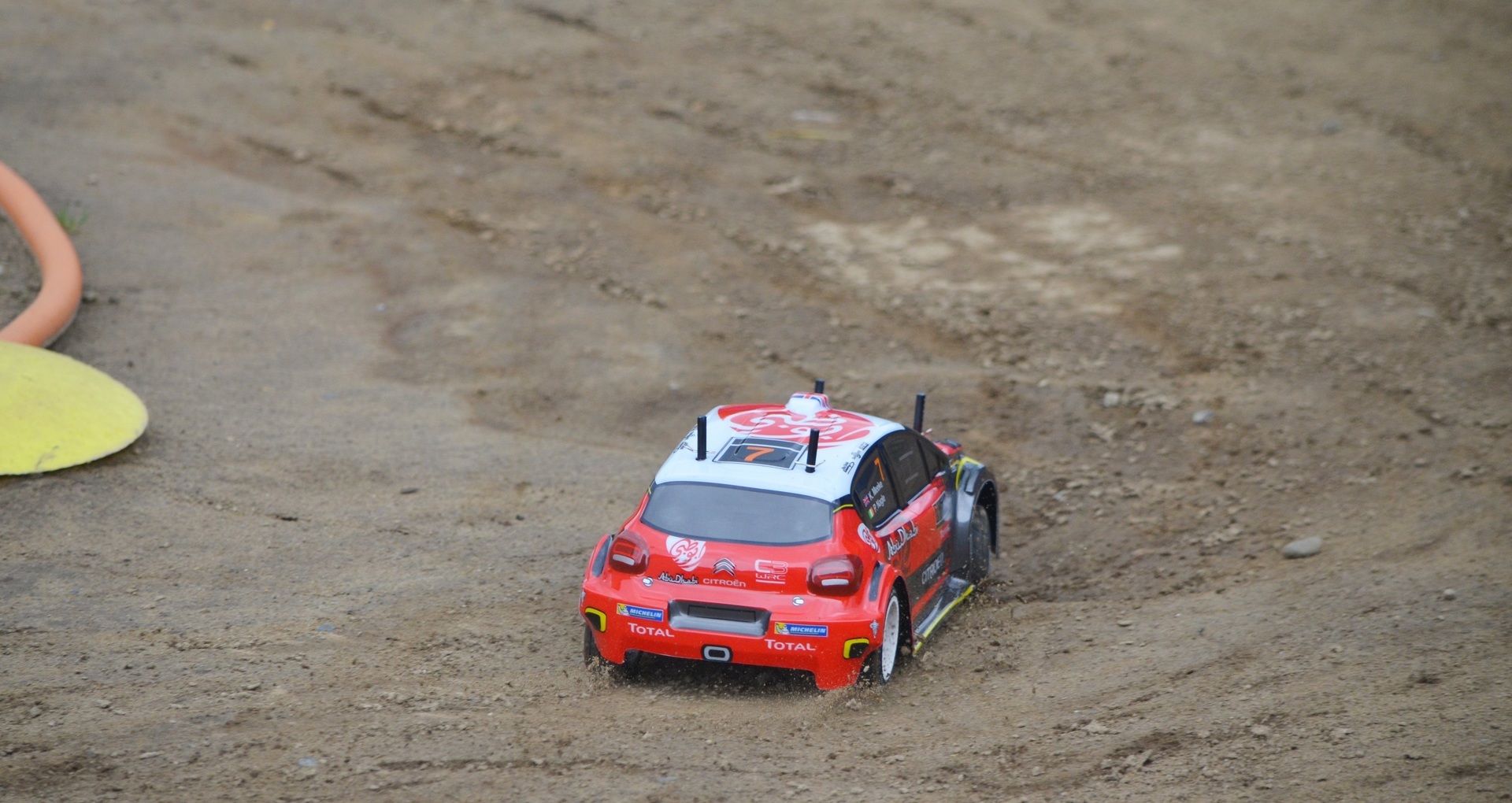 GRカローラでダートコース RC•HIROBA: きよたかの車輪ぐるぐる