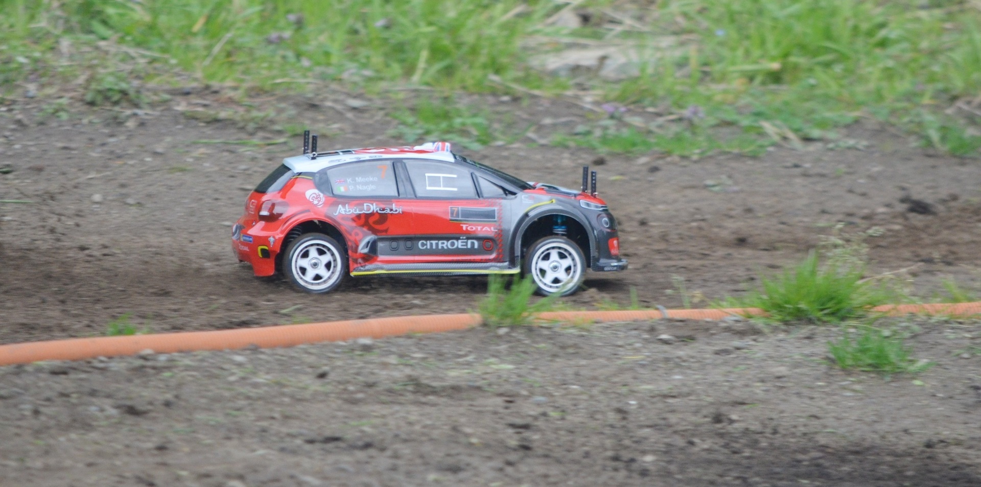 GRカローラでダートコース RC•HIROBA: きよたかの車輪ぐるぐる