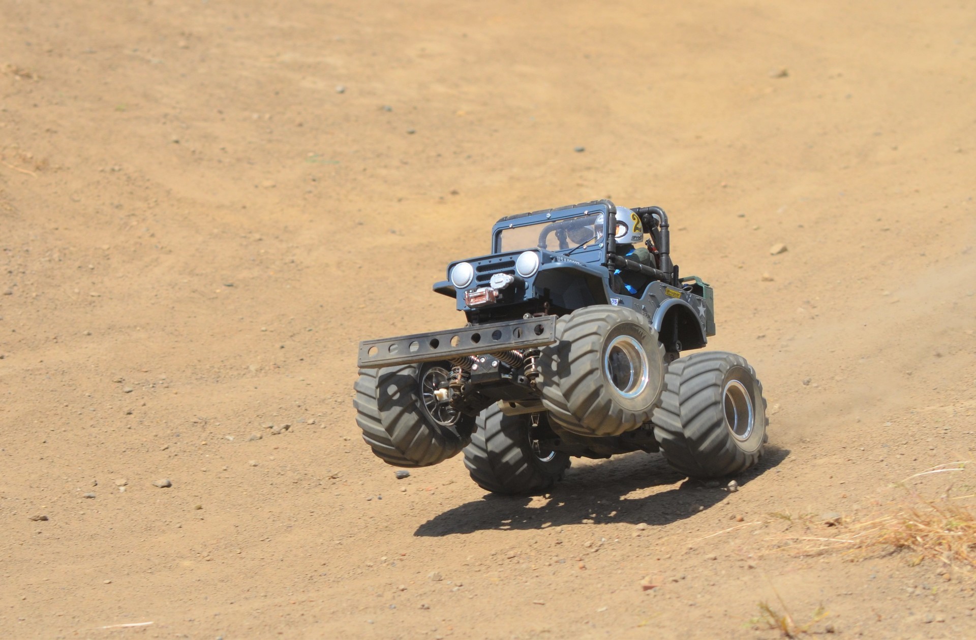 ワイルドウイリー2 ダートコース RC•HIROBA 2023GW: ラジコンカー車輪ぐるぐる