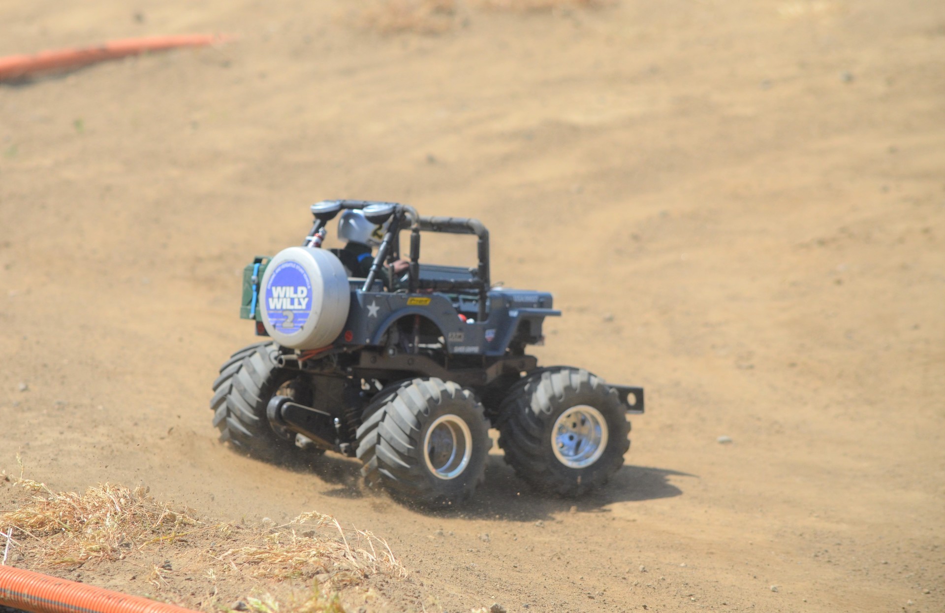 ワイルドウイリー2 ダートコース RC•HIROBA 2023GW: ラジコンカー車輪ぐるぐる